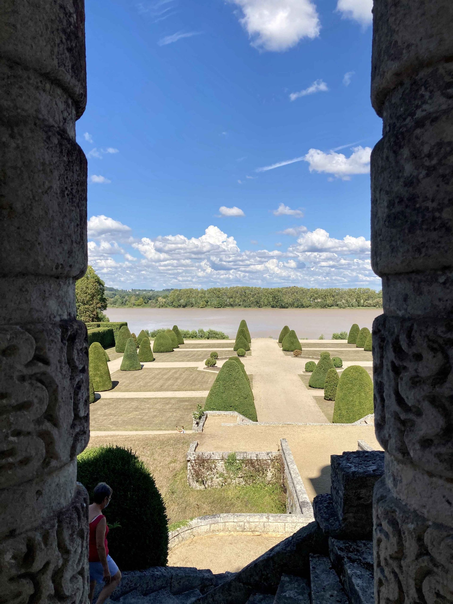 Le château de Vayres, l'un des plus beaux monuments d'Aquitaine - Ô Mon ...