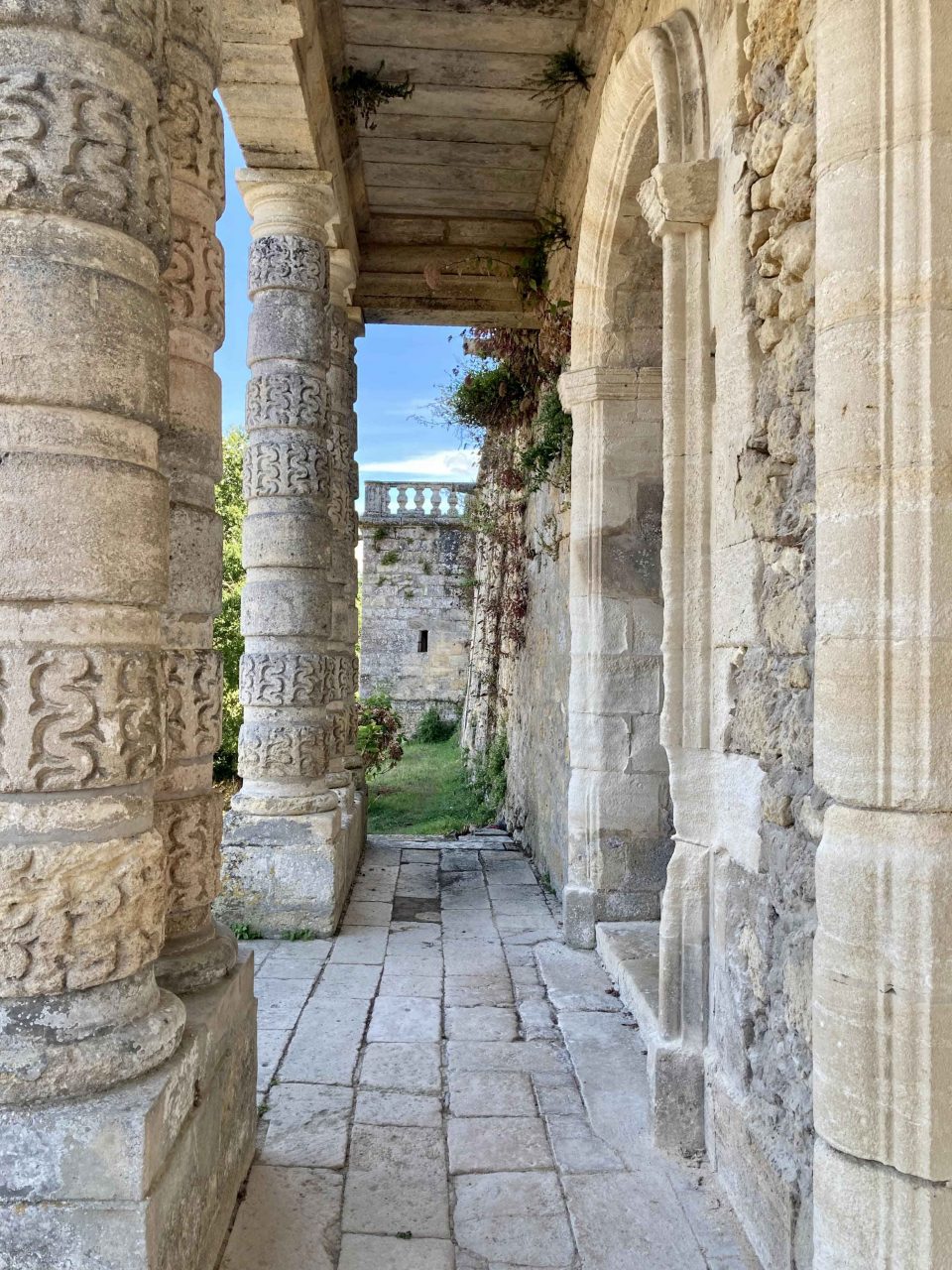 Le château de Vayres, l'un des plus beaux monuments d'Aquitaine - Ô Mon ...