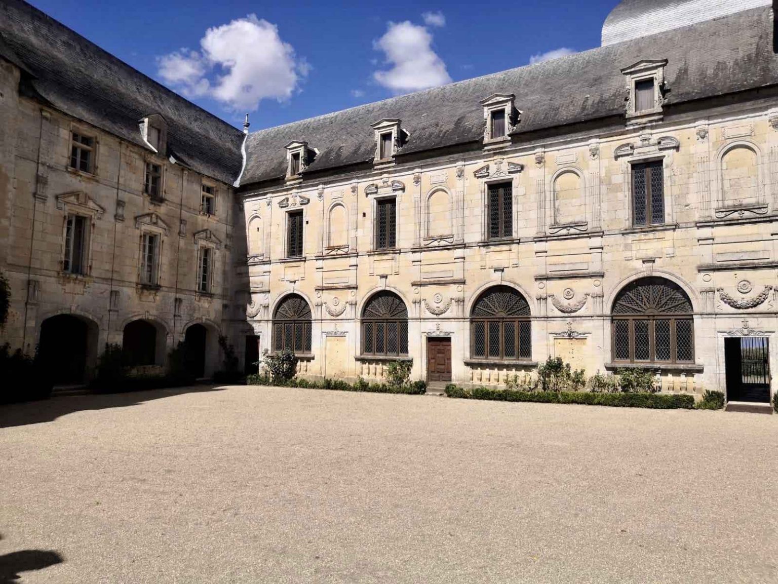Le château de Vayres, l'un des plus beaux monuments d'Aquitaine - Ô Mon ...